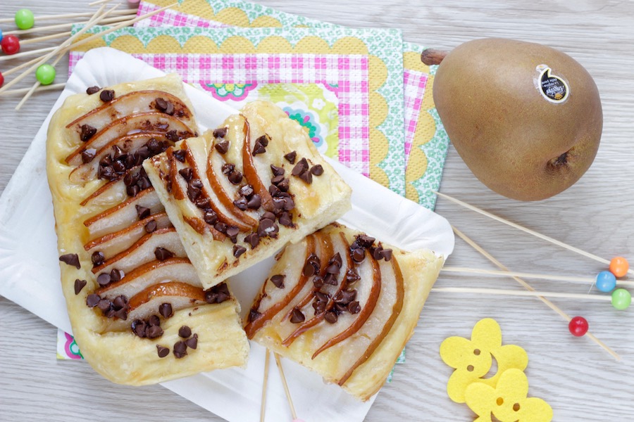 Una ricetta per pera Angelys: la pizza dolce con pera e gocce di ...
